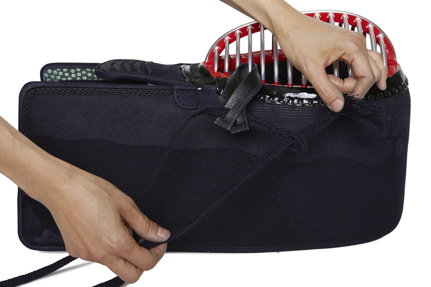 Fastening the Men-Himo